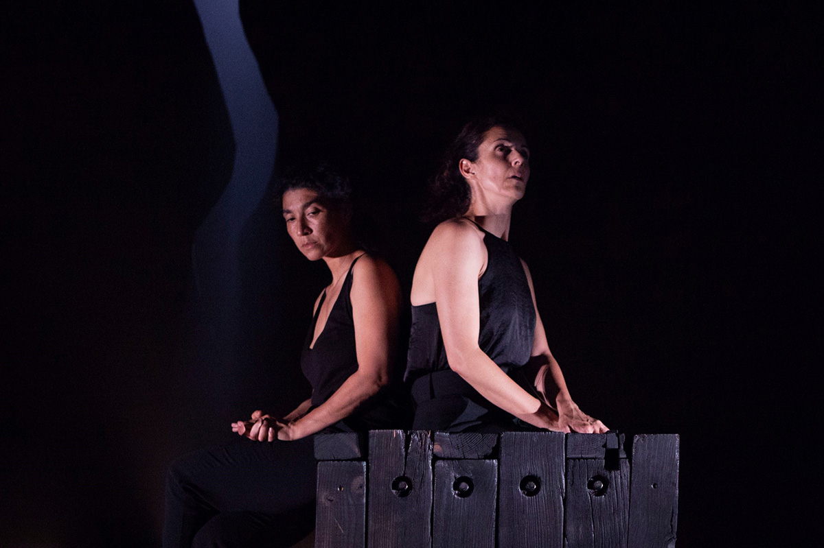 Carla Galvão e Sara de Castro procuram a salvação no teatro - CTAlmada